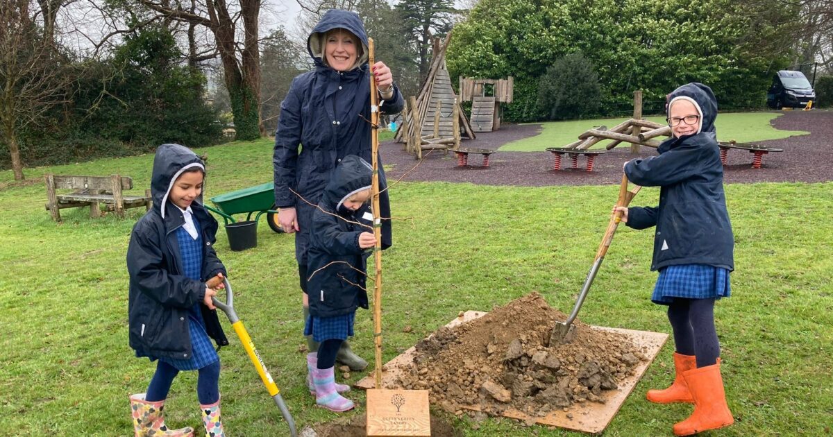 Celebrating the Queen’s Jubilee with tree planting ceremony - Royal ...